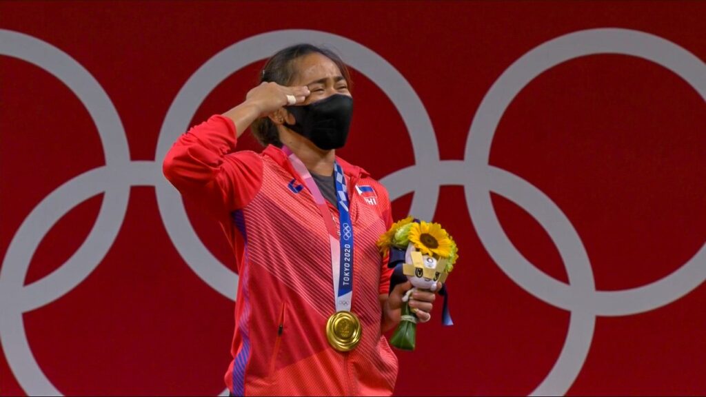 MUST SEE: Filipino Weightlifter Sgt. Hidilyn Diaz Breaks Down in Tears ...