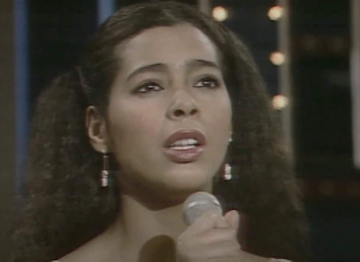 Oscar Winning Singer of “Flashdance” & “Fame” Irene Cara Dead at 63 ...