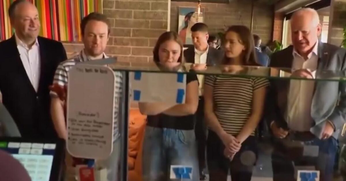 Tim Walz and Doug Emhoff Walk Away From Cashier at Coffee Shop without ...