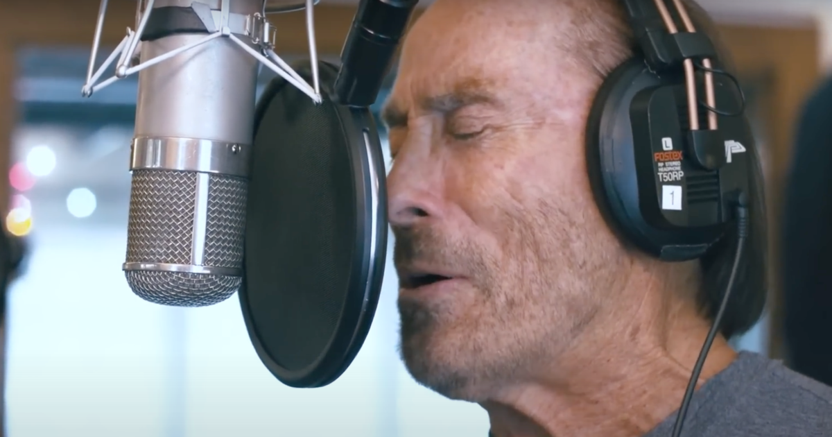 Beautiful: Watch Lee Greenwood Join USAF band, Singing Sergeants for ...
