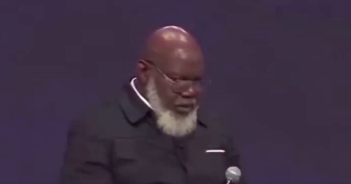 Bishop T.D. Jakes Suffers Medical Emergency During Sermon (VIDEO) | The Gateway Pundit – Survive ...