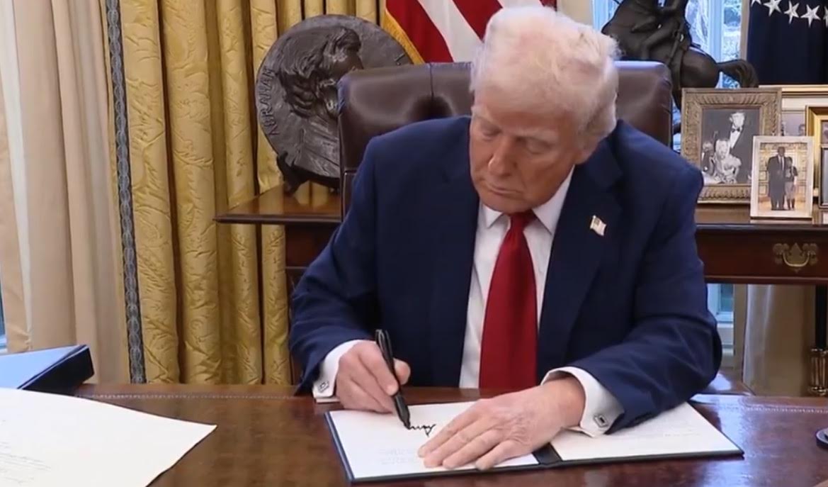 BREAKING: Obama Judge Lashes Out at Trump, Accuses Him of Failing to ...