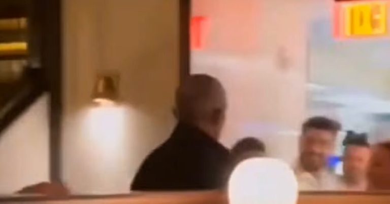 Barack Obama Spotted at Trendy LA Restaurant Without Michelle as ...
