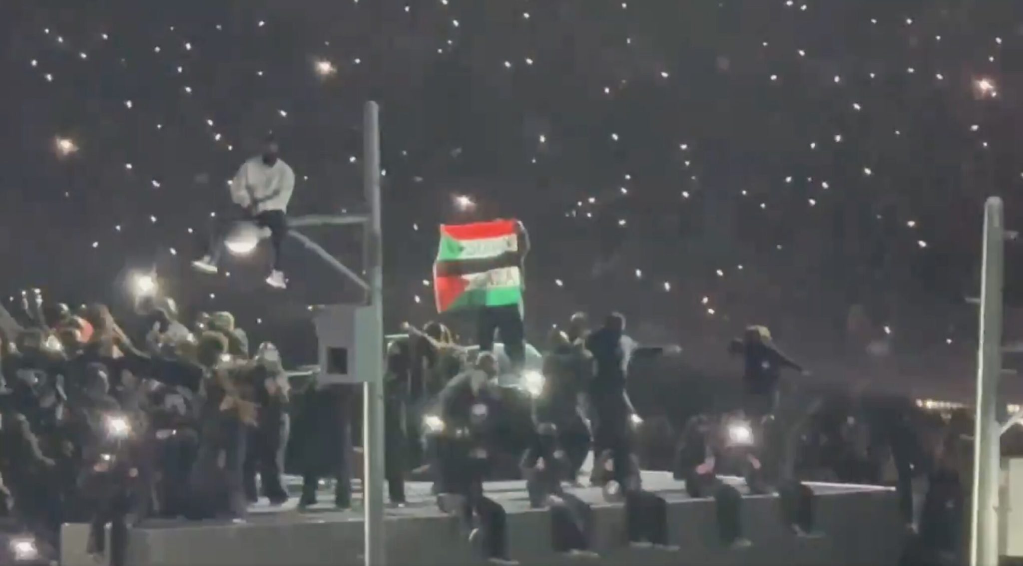 Pro-Palestinian Protester Interrupts Kendrick Lamar’s ‘Worst’ Super ...