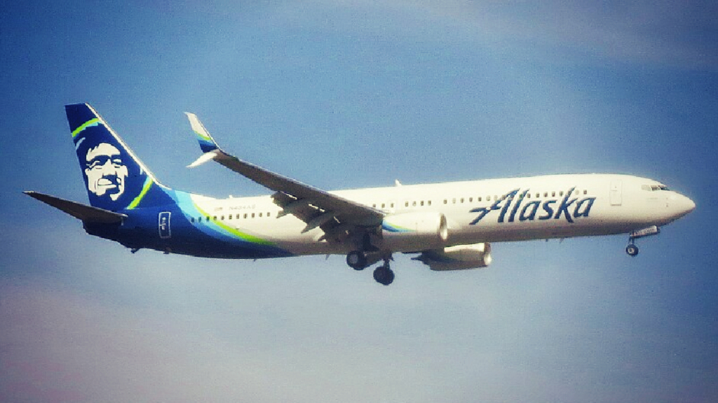 ‘Off-Duty Pilot on Mushrooms’ Who Tried to Shut Down Engine of Alaska Airlines Plane Pleads ...